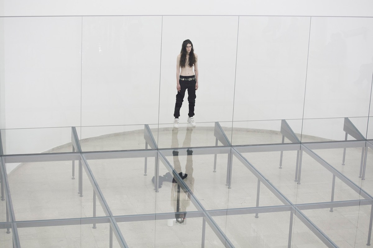 ANNE IMHOF, « NATURES MORTES , PALAIS DE TOKYO | «INFERNO
