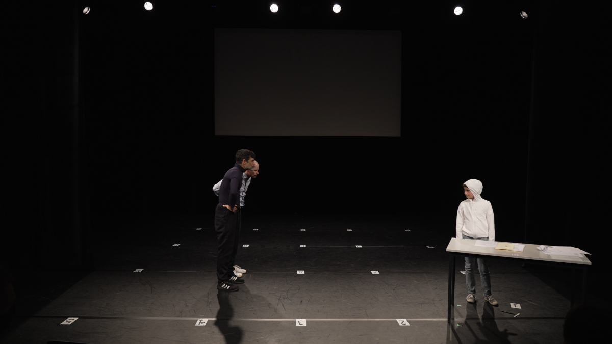 « TWO ADULTS AND A CHLID : « L’AUTOTHEATRO DE ANT HAMPTON EN ...