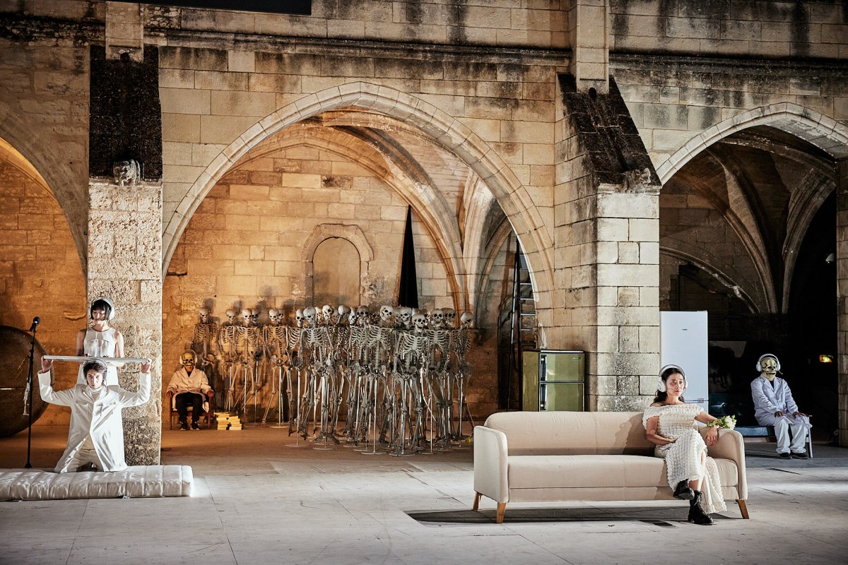 FESTIVAL D’AVIGNON. « LE SEPTIEME JOUR , UNE CREATION ONIRIQUE DE MENG ...