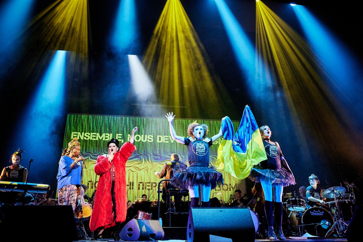 FESTIVAL D’AVIGNON. « MISS KNIFE ET SES SOEURS , LA PY QUI CHANTE ...